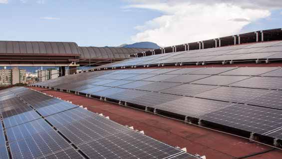 En Bogotá se construyó uno de los paneles solares más grandes de ...