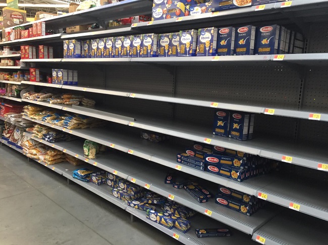 En fotos: anaqueles de Walmart en Estados Unidos están semivacíos por ...