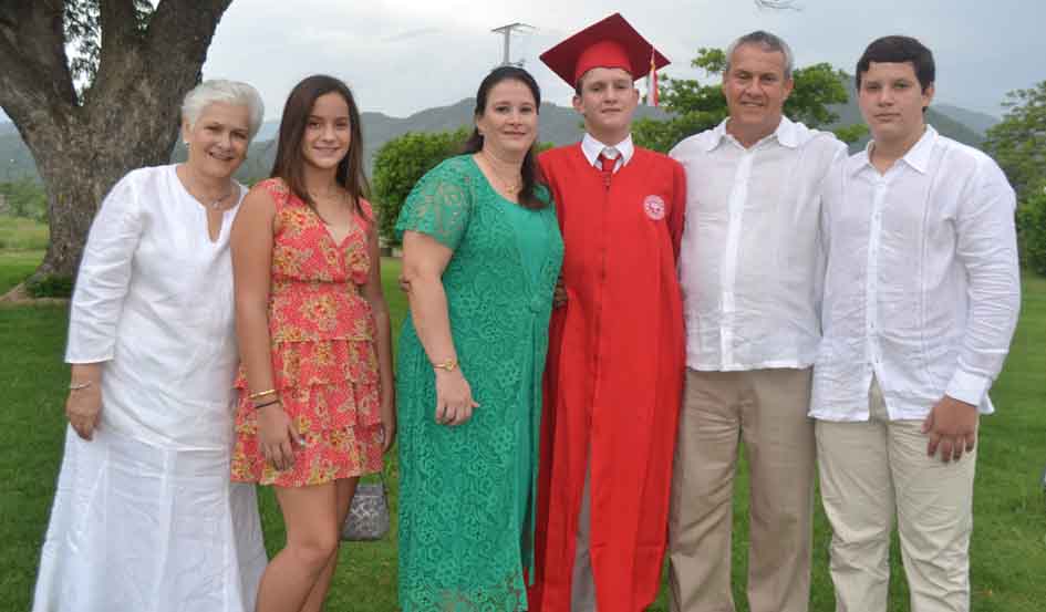 Grados de bachiller en el Colegio Bureche
