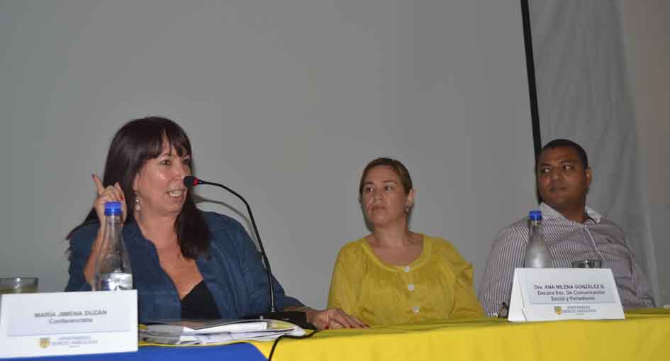 "La política se mueve mucho en las redes sociales": María Duzán