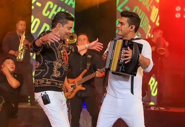 Churo Díaz lanza el concierto de su álbum 'A la carta' en el canal de ...