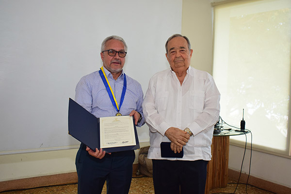 Homenaje a los Magistrados Dr. Gerardo Botero Zuluaga y Dr. Fernando ...