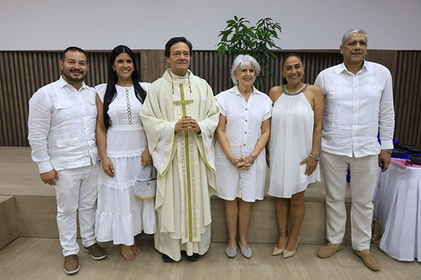 Celebración de la Luz en el Colegio Bilingüe Santa Marta